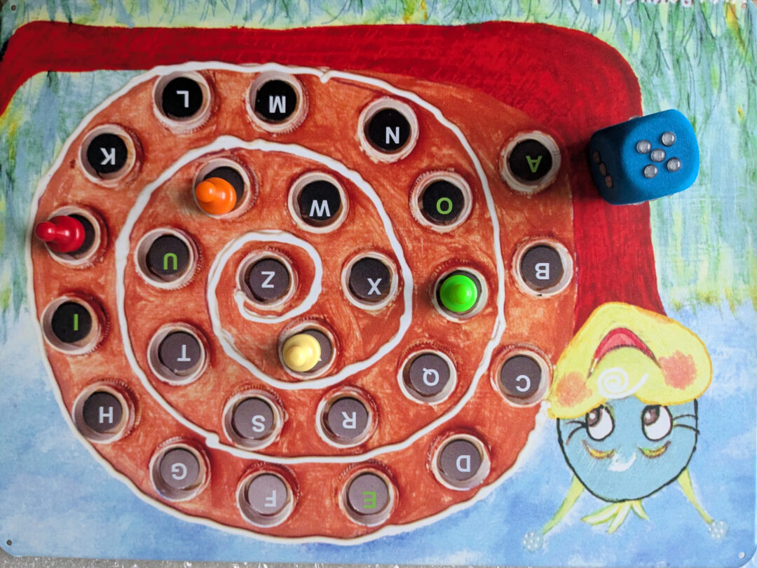 Snails, balls and a little boy – livingbraille.eu